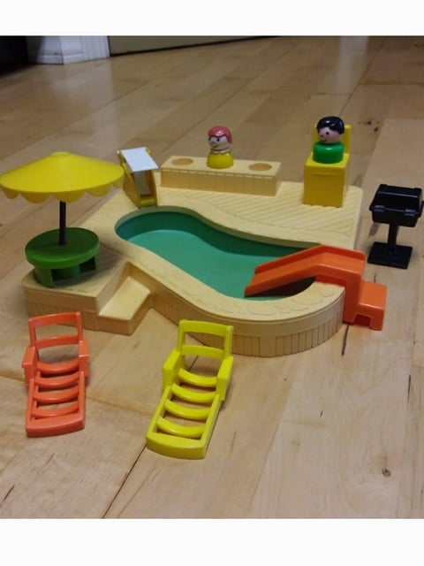 Starluv.ca: 80's Vintage Fisher Price Little People Swimming Pool Set